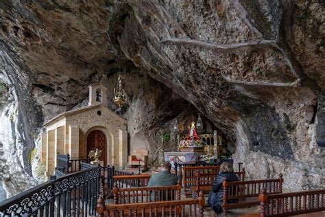 Capilla Dedicada A La Santina En La Santa Cueva De Covadonga Asturias