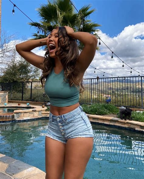 Parker Mckenna Posey Image