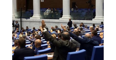 Депутатите не удължиха работата на комисията за чумата Български Фермер