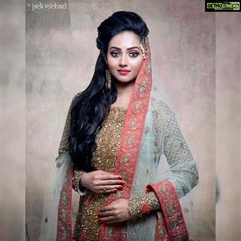 Vidhya Instagram 😊😬 📸 Jack Michael 1 💄 Vijiknr 👗
