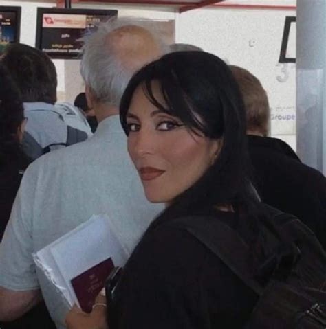 ყვავილების მოყვარულთათვის ფიკუსი ერთ ერთი ყველაზე სასარგებლო და უპრეტენზიო ოთახის მცენარეა