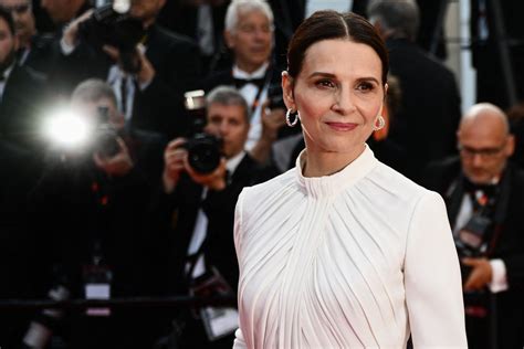 French Actress Juliette Binoche 60 Photos Moonagedaydreamfilm