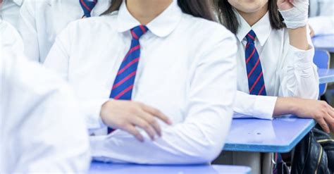 Ахлах ангийн сурагчид ДОЛОО хоног цахимаар хичээллээд АМАРНА · Dorgio Mn