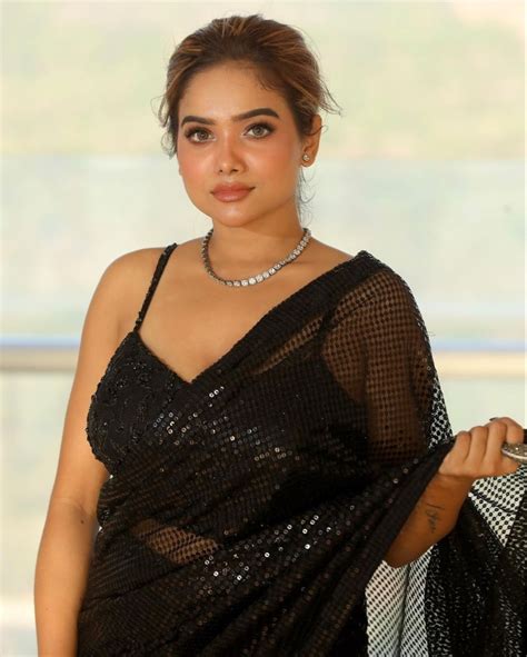 Stunning Hot Pics Of Manisha Rani In Sarees Dancer Actress And Bigg Boss Ott Contestant