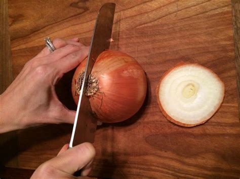 Exactly How To Chop An Onion In Easy Steps Yep Your Life S About To Get A Babe Easier