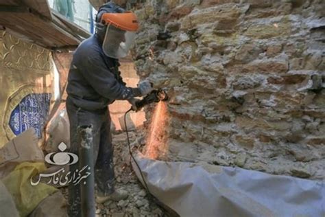 روش جالب حفاظت و جابه‌جایی خشت‌های طلای ایوان نجف عکس خبرگزاری فارس