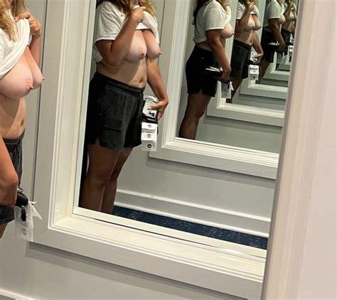 Photo Infinite Titties