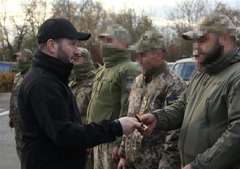 На Хмельниччині військовим мобільних вогневих груп ППО передали 35 позашляховиків Незалежний