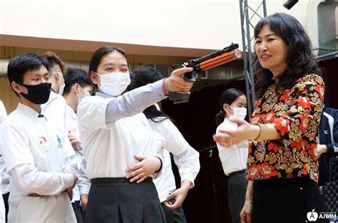 О Гүндэгмаа Хүүхэд байхдаа 7 буудал дахь гэрээсээ Буудлага спортын төв рүү автобусаар явж