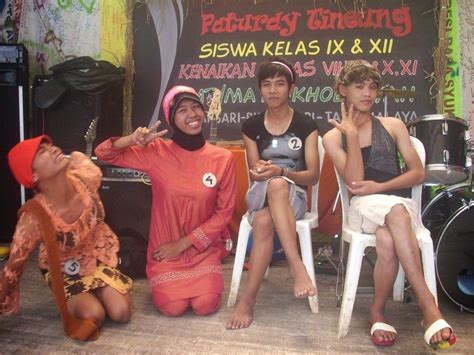 Buat Para Cowok Yang Sering Canggung Pas Ketemu Bencong Hal Hal Ini
