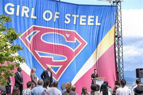 Supergirl Melissa Benoist Katie Mcgrath React To Catco Twist