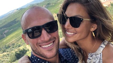 What We Know About Hgtv Star Mike Pyles Romance With Wife Lizzy
