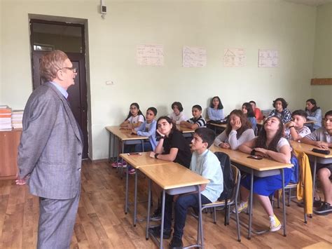 ახალი სასწავლო წლის დაწყებასთან დაკავშირებით თბილისის 51 ე საჯარო სკოლაში შემეცნებით