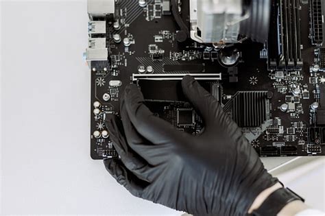 Pc 수리 및 조립 컴퓨터의 요소 또는 액세서리입니다 순환 경제에 대한 스톡 사진 및 기타 이미지 순환 경제 컴퓨터 부품 개념 Istock