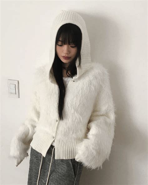 원더원더 쏘코 니트 배색 앙고라 퍼 버튼 후드 가디건