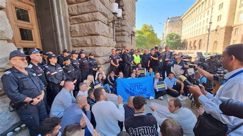 Напрежение в ЦИК бави регистрацията на партиите Nova Bg