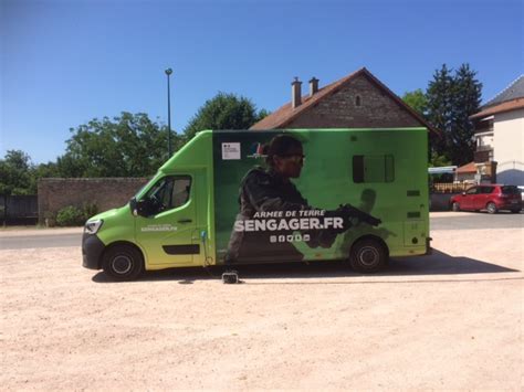 Le Centre Dinformation Et De Recrutement Des Forces Armées De Clermont Ferrand était Présent à