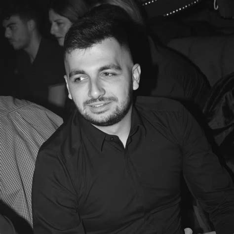 Δημήτρης Γεωργιάδης Dimitris Georgiadis • Threads Say More