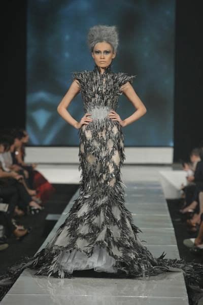 Gaun Berdasarkan Gaya Busana Couture Gaun Malam