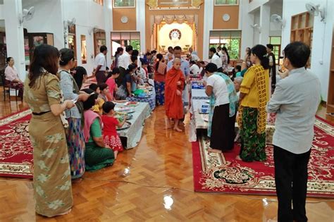 သထုံမြို့၊ မြသပိတ်တောင်ခြေရှိ သဒ္ဓမဇောတိကာရာမကျောင်းတိုက်၌ ဝါဆိုသင်္ကန်းနှင့် စာရေးတံမဲ စုပေါင