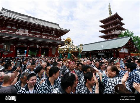 Tokyo Japan 14th May 2016 Sanja Festival Participants Carry A