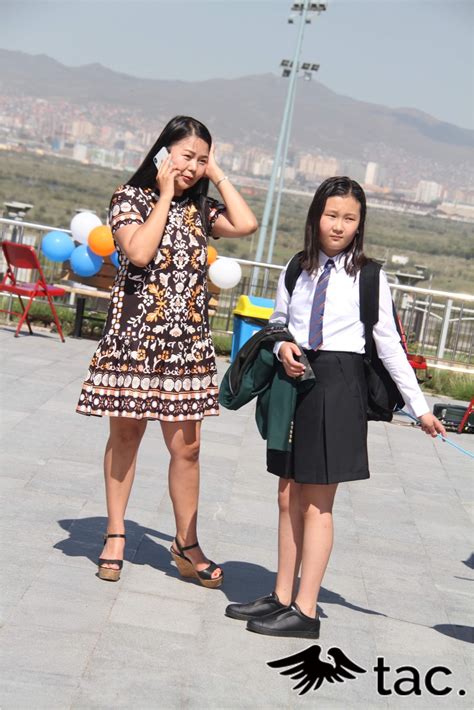 С Жавхлангийн экс эхнэр том охин нь ичээнээсээ гарах цагаар… ТАС МН