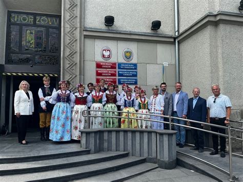 Chorzów Redaktorzy Telewizji Republika Kpią Ze śląskich Tablic Na