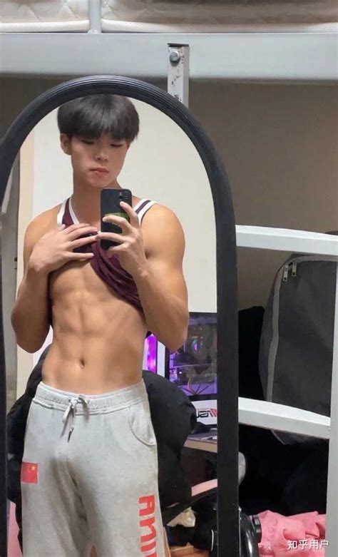 有没有帅哥腹肌体育生，看看腹肌 知乎