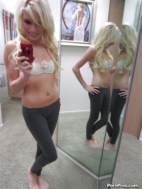 Amateur Blonde Snapchats Naked While Horny As Fuck Elaina Raye Porn