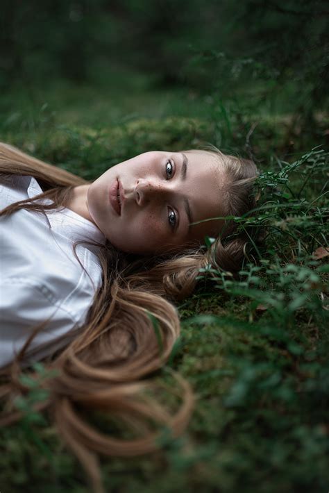 Девушка в лесу Пикабу