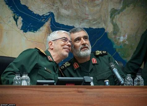 عکس جالب از سردار حاجی زاده و سردار باقری در اتاق عملیات تابناک Tabnak