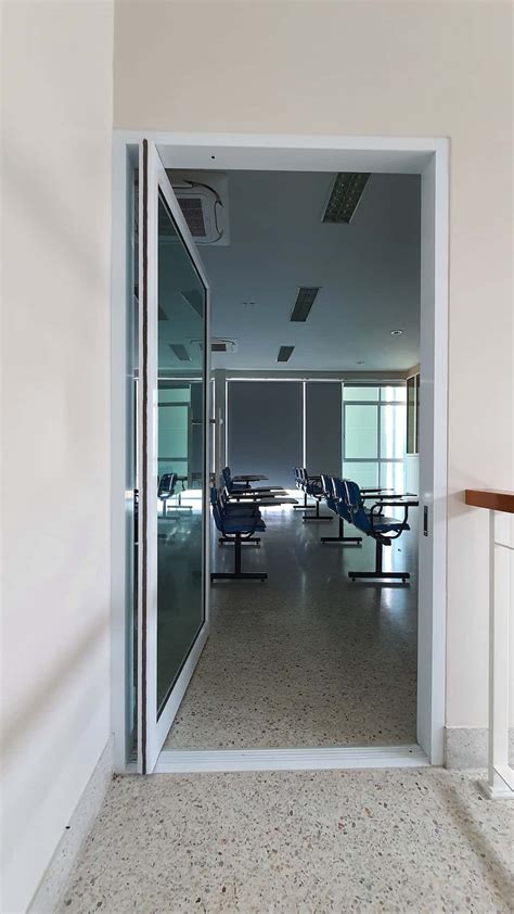 ประตู หน้าต่างบานสวิง Thai Metal Windows