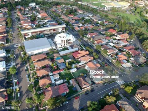 시드니 Nsw 오스트레일리아 도시 스카이라인의 파노라마 드론 공중 전망과 벨모어에서 가져온 모든 교외를 내려다보고 있습니다 공중 뷰에 대한 스톡 사진 및 기타 이미지