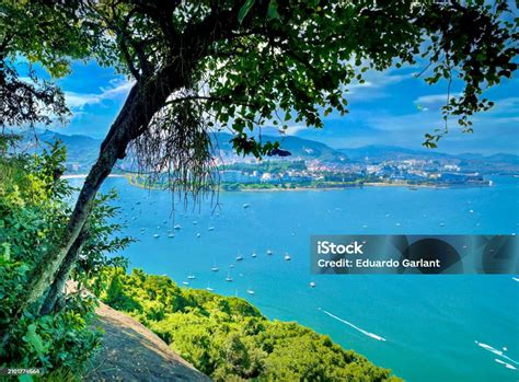 브라질 리우데자네이루에 있는 우르카 언덕의 모습 바다 위에서 바라본 풍경 0명에 대한 스톡 사진 및 기타 이미지 0명 1월 도시 Istock