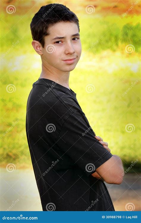 Красивый предназначенный для подростков мальчик Стоковое Фото изображение насчитывающей
