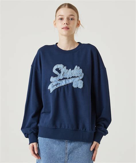 어썸스튜디오 스튜디오 데님 패치 스웻 셔츠 딥블루