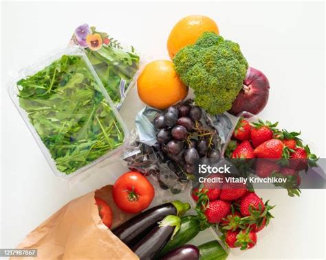 밝은 테이블에 무지개 색과과 야채 주스와 스무디 재료 건강한 식생활 경관에 대한 스톡 사진 및 기타 이미지 경관 웃옷 과일 Istock