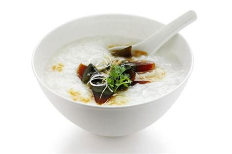 皮蛋含铅量高，食用后不仅容易中毒还致癌？这3类人确实要注意