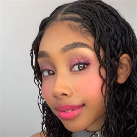Chat With Euina Baddie Text Or Voice Enjoy Ai Chat Free And Safe