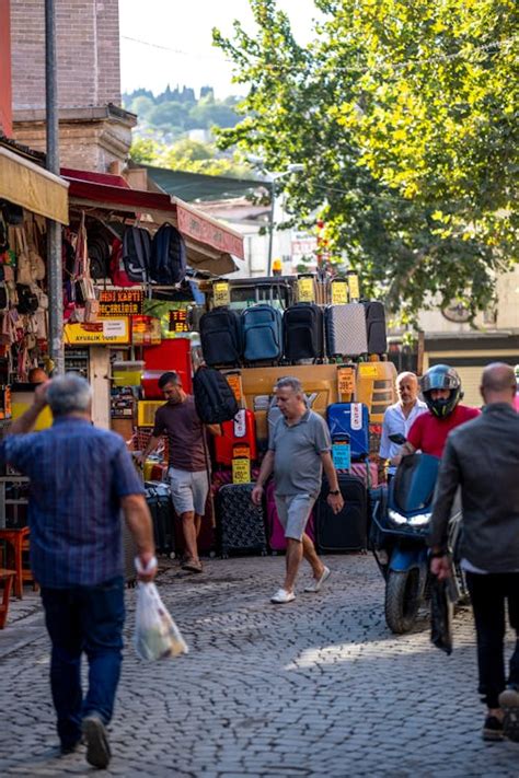 가방 거리 거리 사진 걷고 있는 관광 관광 명소 기념품 기와 노점상 도보 여행 도시 생활 도시 탐사 도시의 모터바이크 문화 유산 문화 탐험 바자