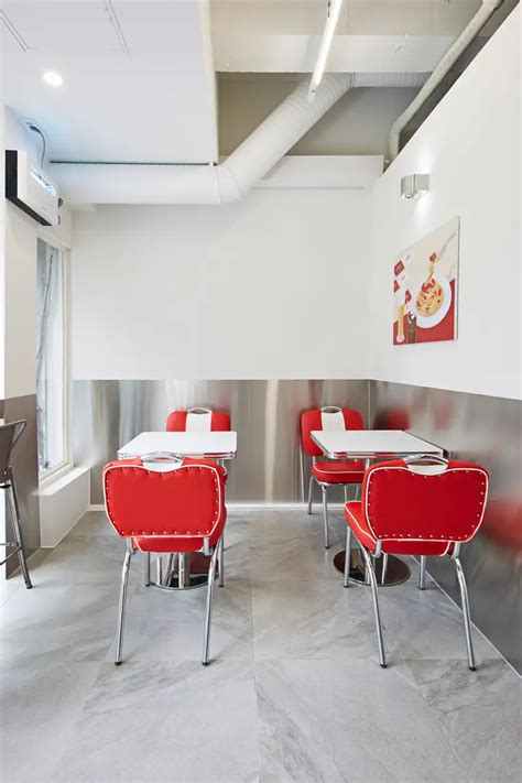 빨간색 컬러로 포인트를 준 깔끔한 9평 파스타가게 인테리어 영등포구 양평동