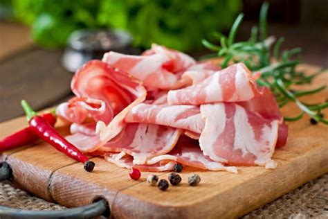 How Many Slices Of Bacon In A Pound