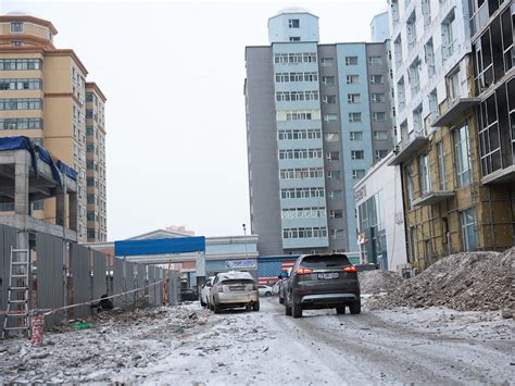 Газрын хэмжээгээ хэтрүүлэн хашаалсан аж ахуйн нэгжийн хашааг албадан чөлөөллөө Isee Mn