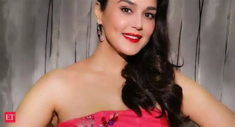 Preity Zinta Siddhivinayak Temple Visit Preity Zinta Visits