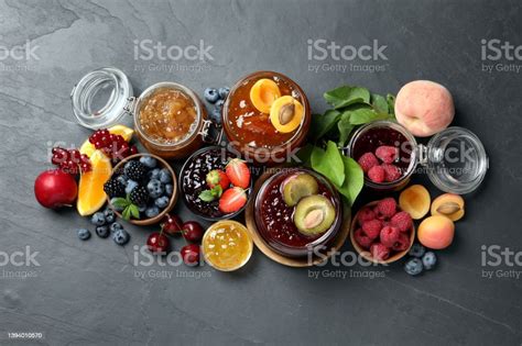 검은 테이블에 다른 잼과 신선한 과일이있는 항아리 평평한 누워 체리에 대한 스톡 사진 및 기타 이미지 체리 0명 가을 Istock