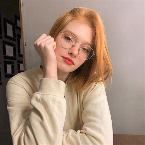 Girls In Glasses 32 Pics