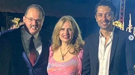 شاهد زوجة محمود عبد العزيز الأولى مع أبنائها فى ظهور نادر اليوم السابع