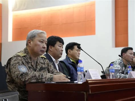 Цаг агаарын аюулт үзэгдэл үүссэн тул Шадар сайд С Амарсайхан ОБЕГ ын дарга Г Ариунбуян нар