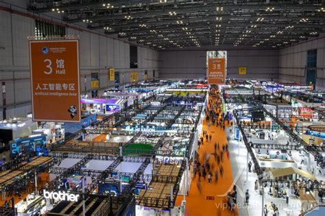 上海：第七届进博会热闹非凡 人民图片网