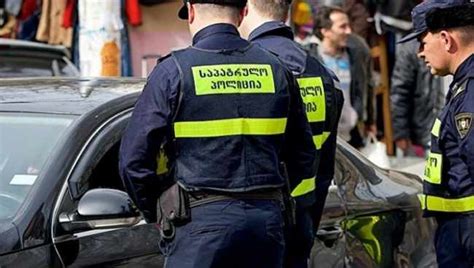 პოლიცია გია გოქაძის სახლში სამართალდამცველები მეზობლების გამოჩენის